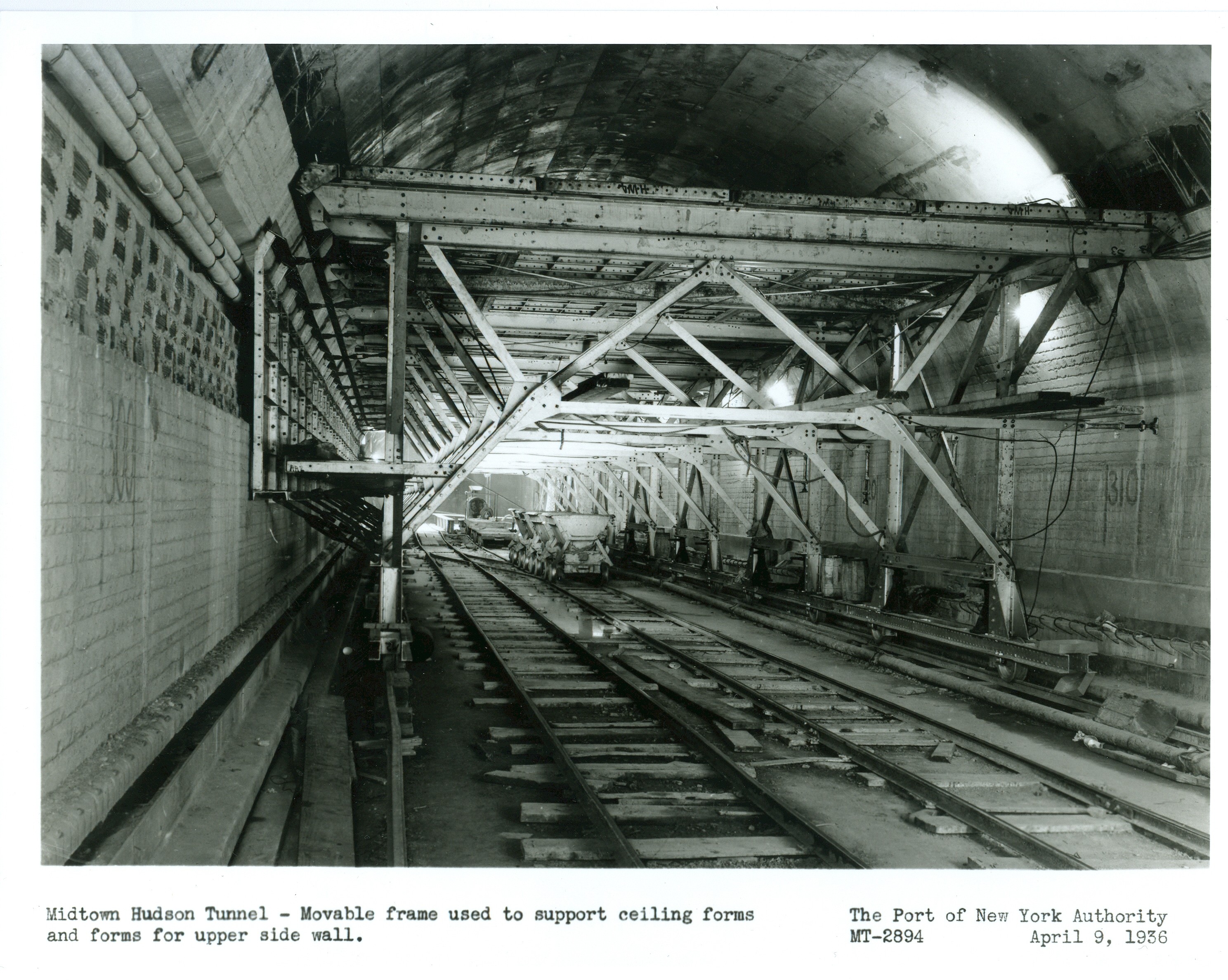 Movable frame supports ceiling and side walls